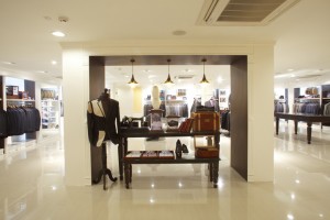 » Louis Philippe ﬂagship store