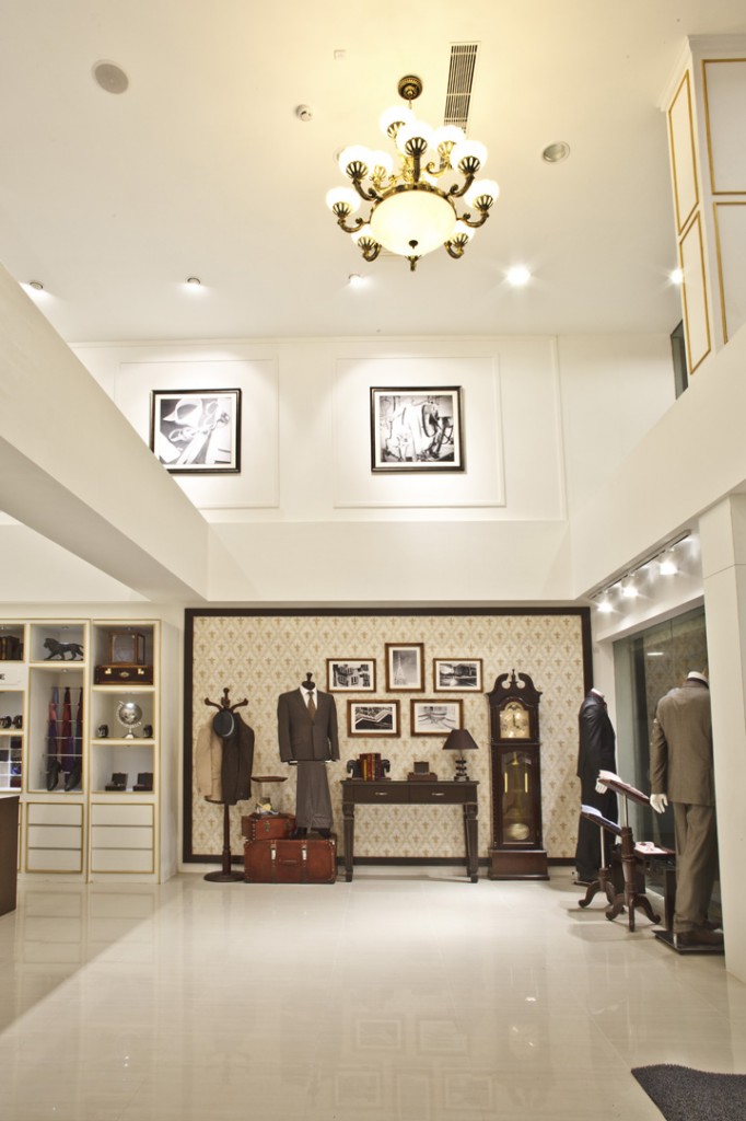 » Louis Philippe ﬂagship store