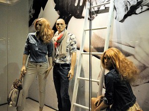 » Guess window displays, Budapest