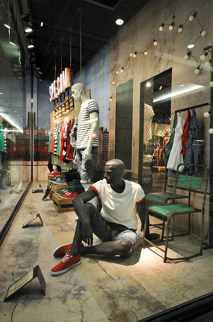 » Springfield window displays Summer 2012, Budapest