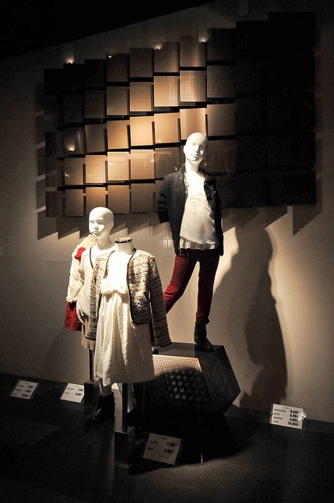 » Zara window displays Autumn 2012, Budapest
