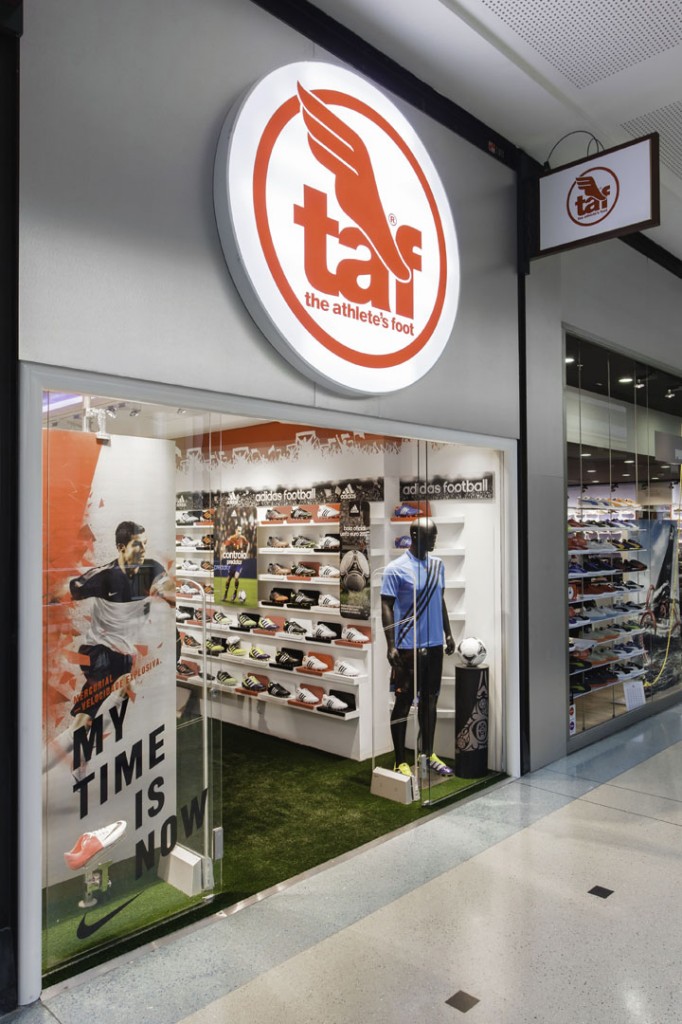 » TAF football store by Mão Livre, Lisboa