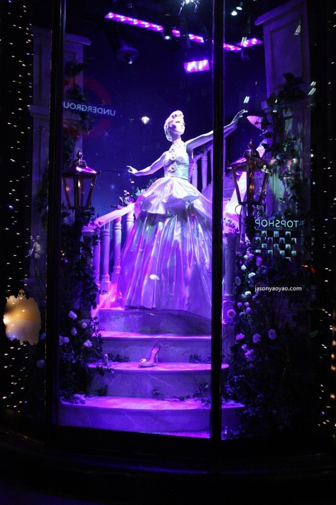 » Harrods windows at Knightsbridge, London