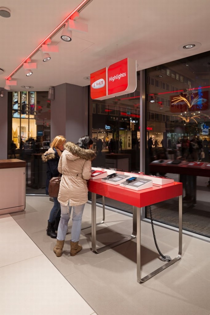 » Vodafone flagship store by KMS BLACKSPACE, Cologne
