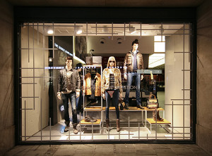 » Guess windows 2013 Autumn, Munich – Germany