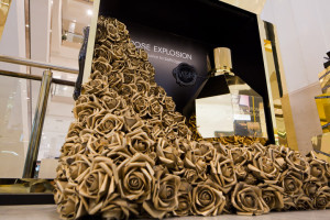 » Flowerbomb Rose Explosion Point of Sale campaign by Tommaso Nicolao ...