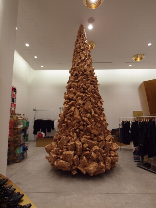 » Comme des Garçons flagship store by Rei Kawakubo, London