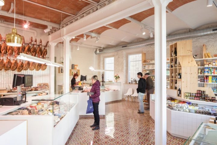 » Germans Soler butcher’s shop by Pau Sarquella Fàbregas, Celrà – Spain