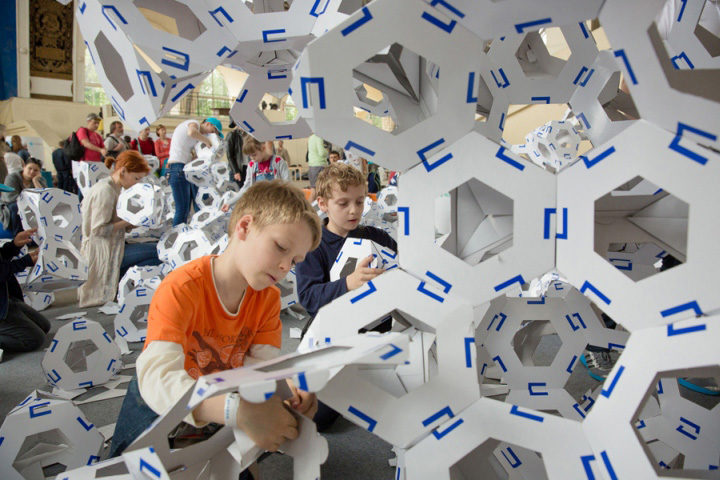 » Interactive Paper Installation by Collective Paper Aesthetics at ...