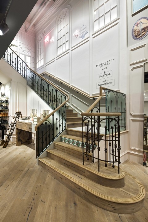 » Oasis flagship store at Tottenham Court Road by Dalziel & Pow, London ...
