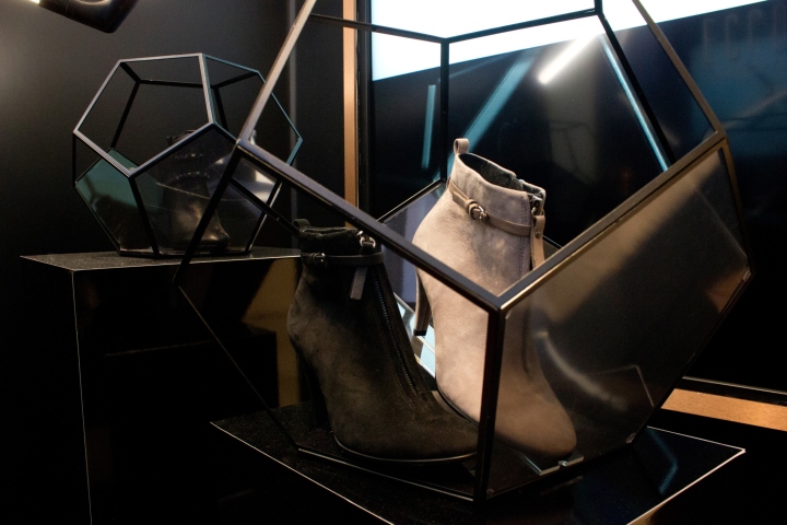 » ECCO’s Shape range visual merchandising by Mynt Design, London – UK