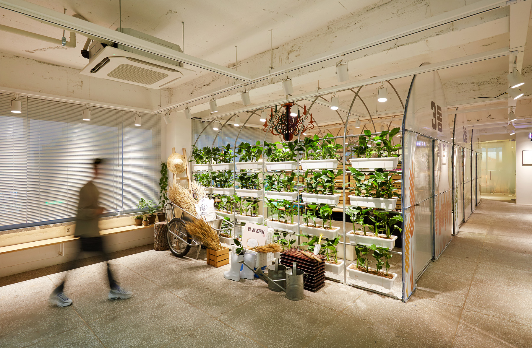 » An office where you can feel the heart of a farmer who showcases the ...