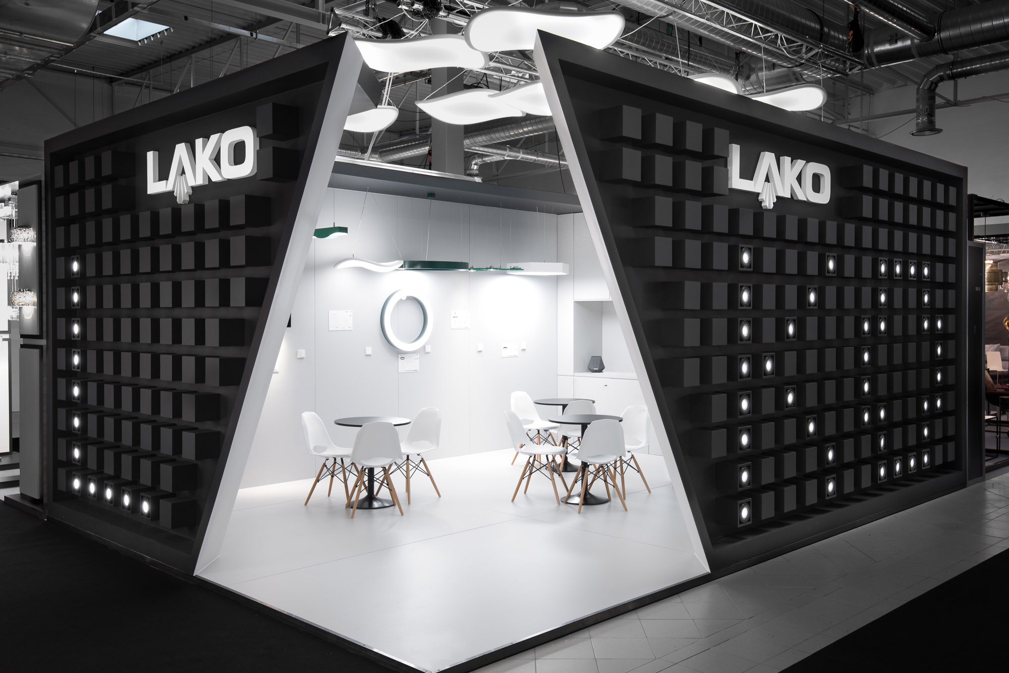 » Monochrome, minimalist stand with elevations covered with lamps