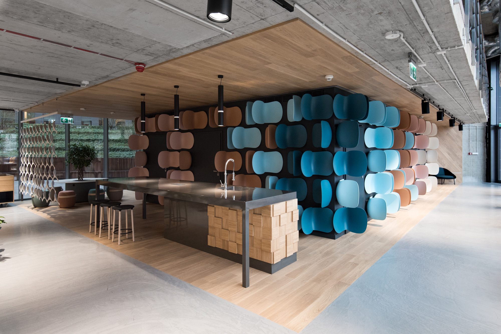 » A minimalist space full of functionality in a new Flokk showroom