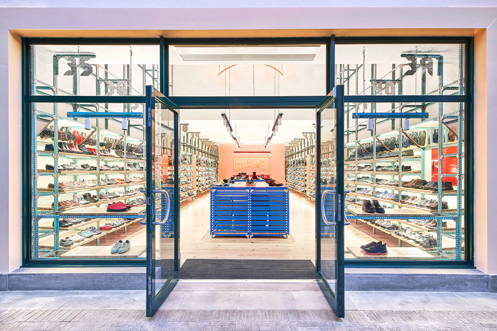 » Camper store by Oficina Penadés