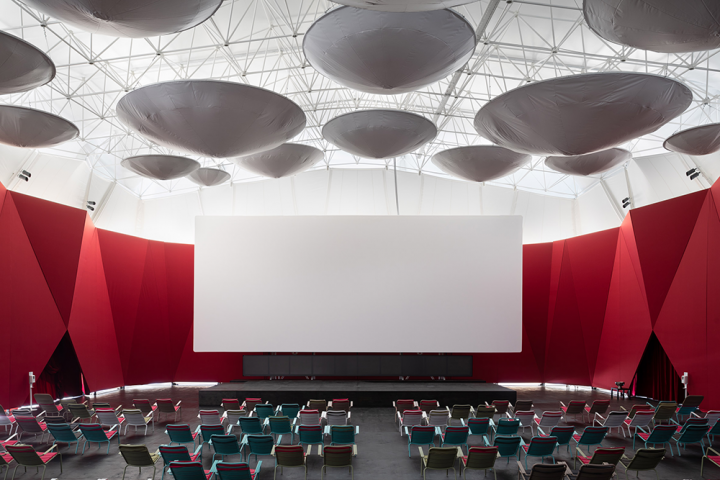 » Garage Screen Pop-up cinema by SNKH