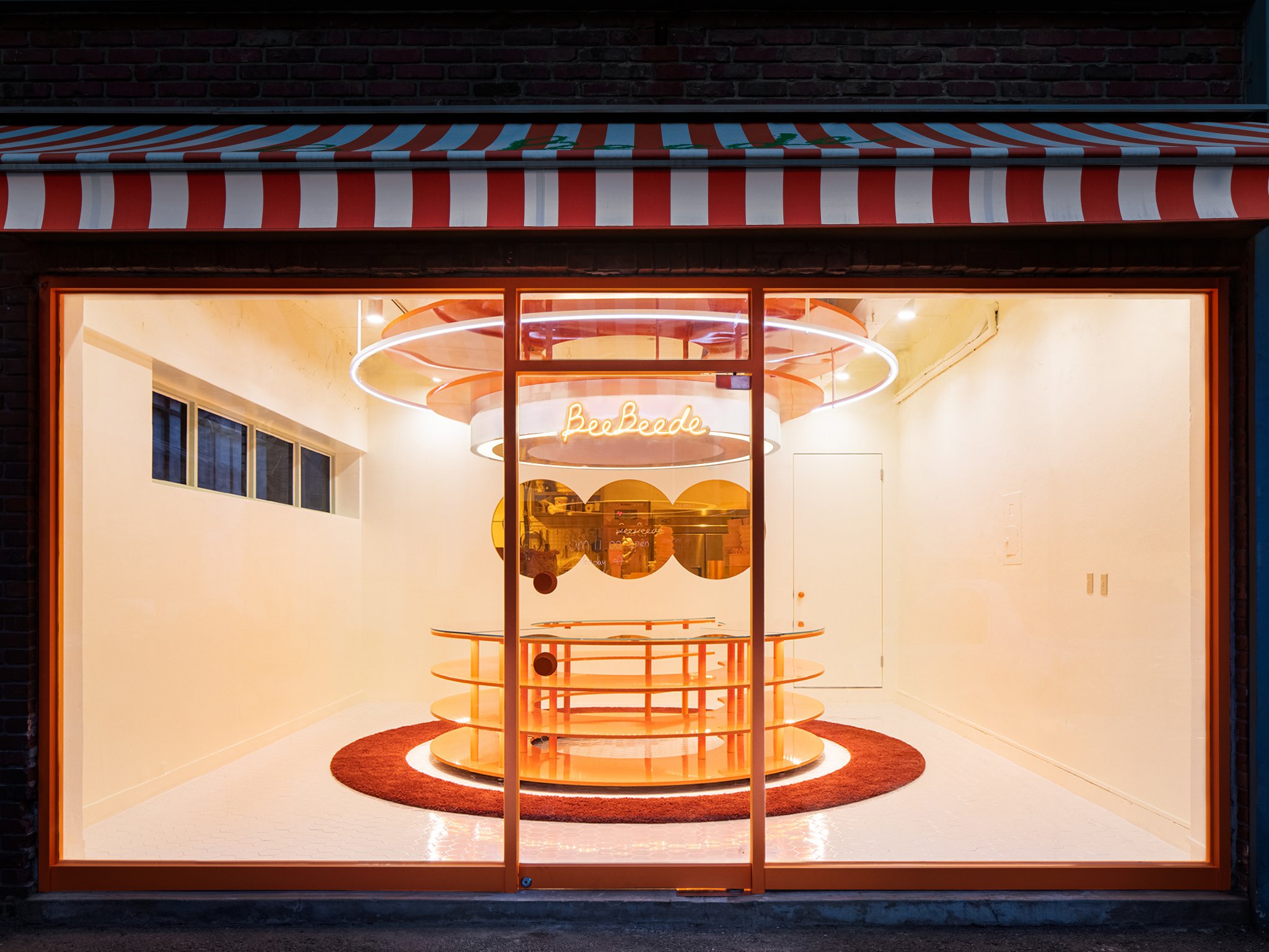 » BeeBeede donut shop by SUI DESIGN STUDIO