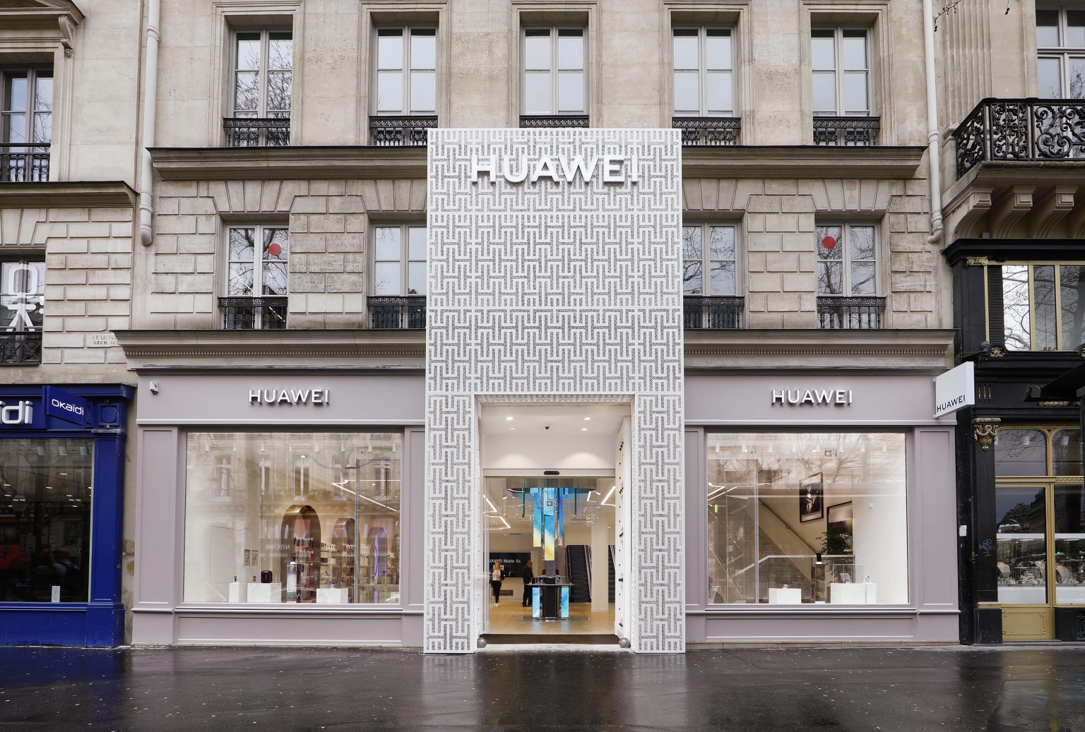 » Huawei’s First Flagship in France