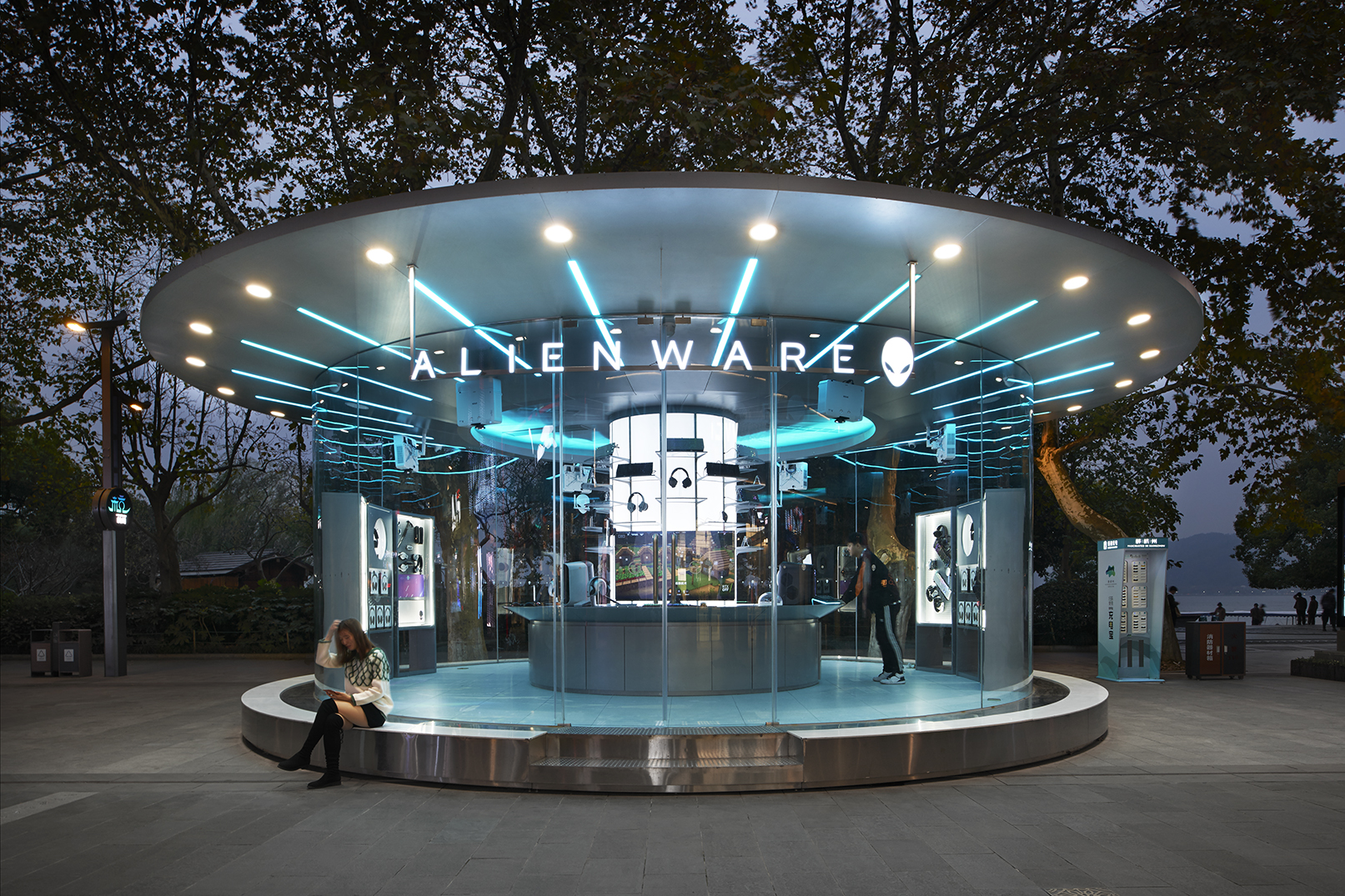 » Alienware pop up store by Gramco Beijing