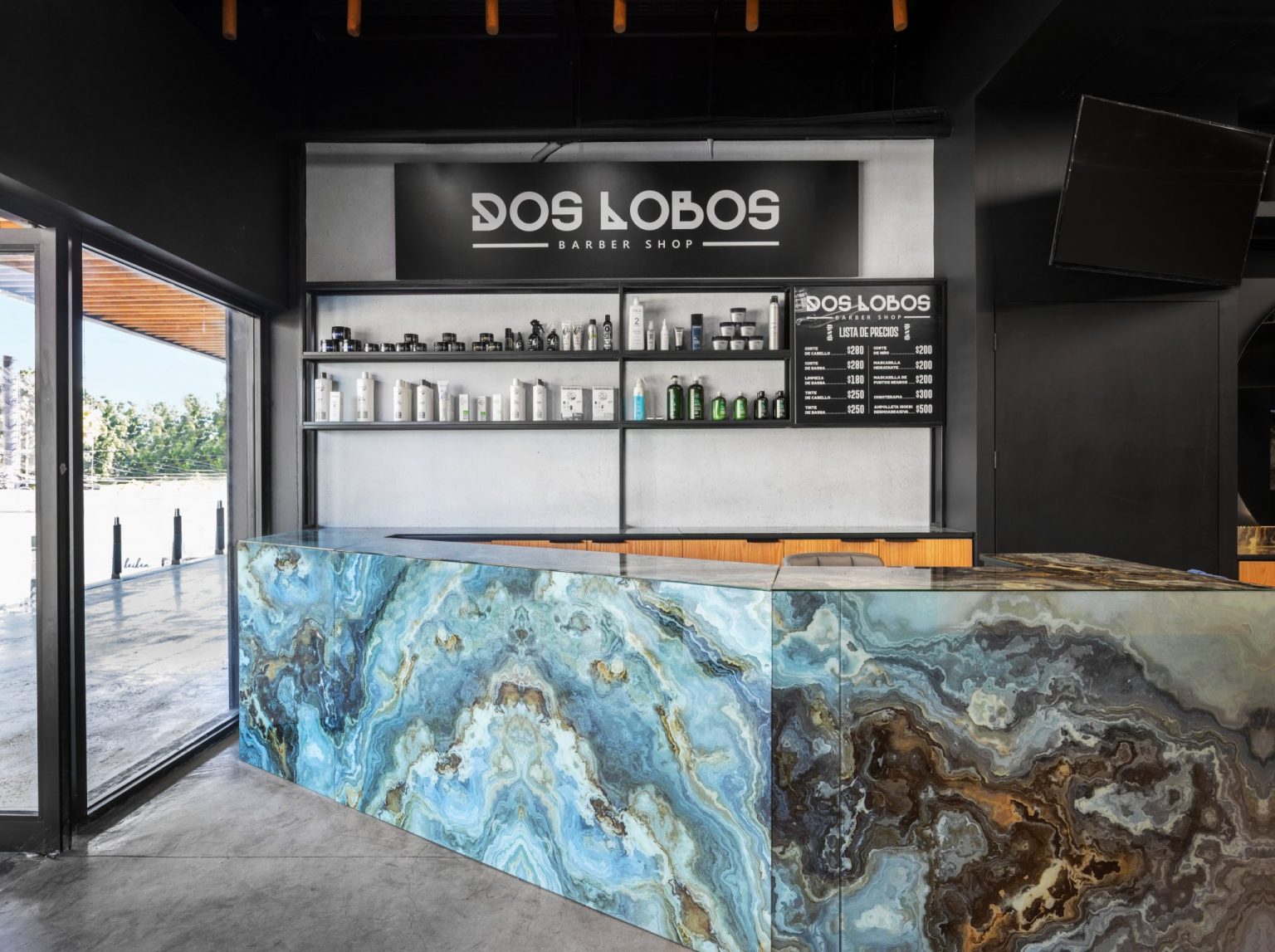 » Dos Lobos Barbershop