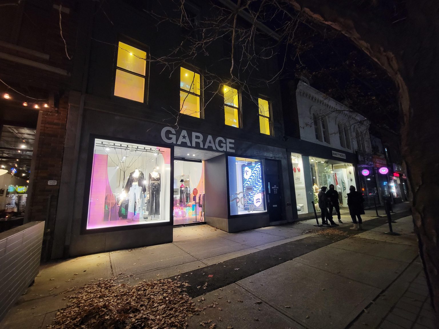 » Garage connected pop up store