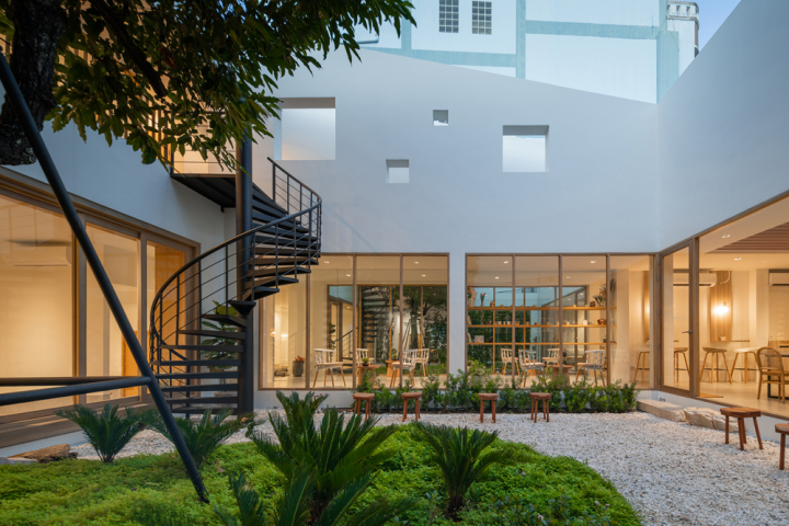 » Risu Café by ForX Design Studio