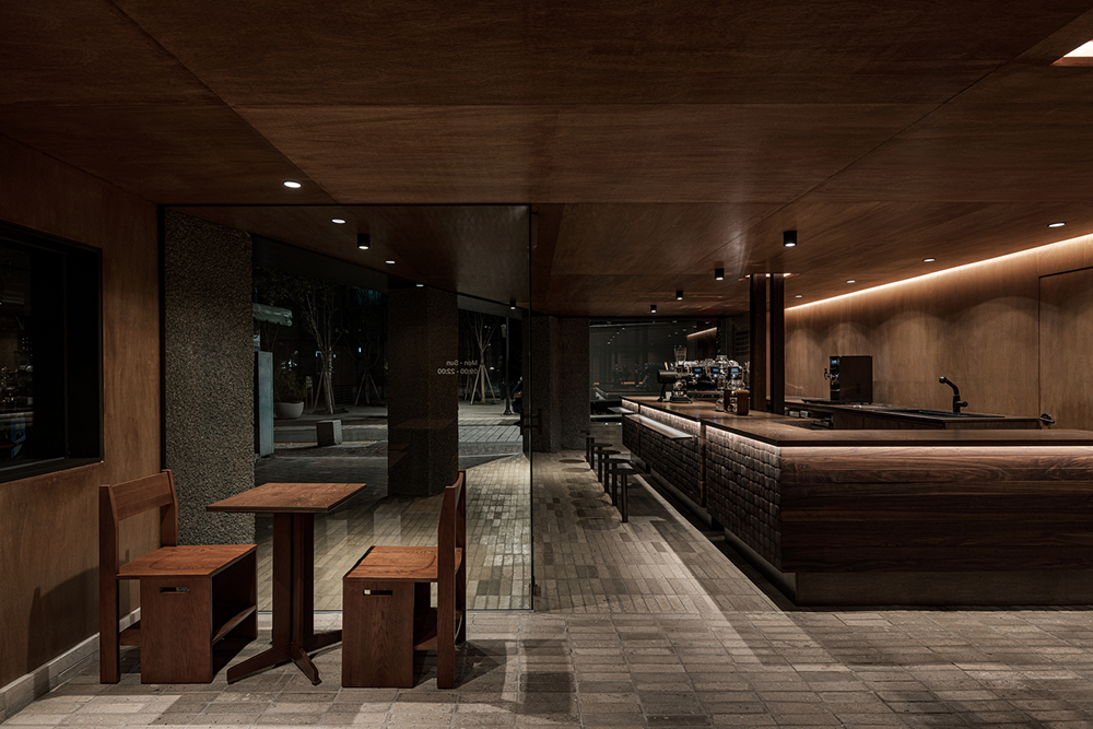 » Komfortabel Anguk Coffee by Studio Motif