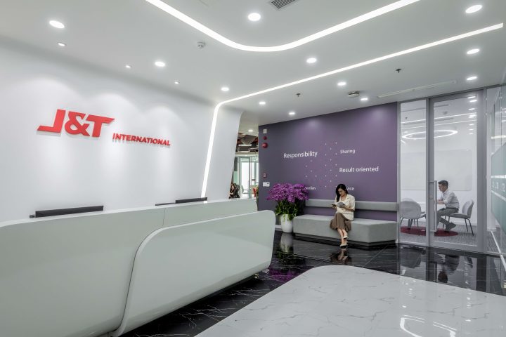 » J&T International Office by Vacons Architects