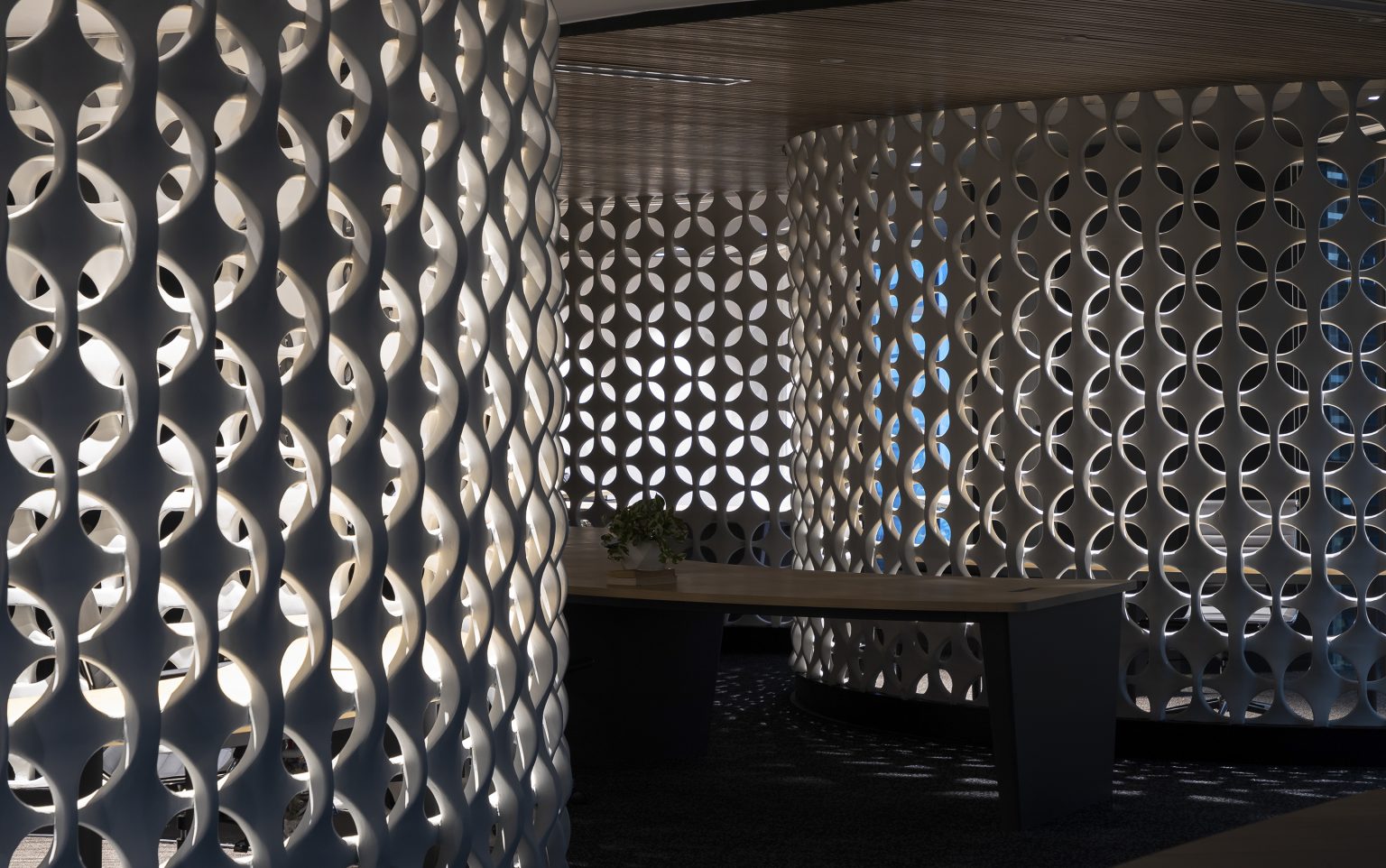» Woven Screen Office
