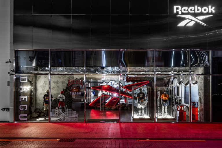 » Reebok Flagship Store by NiiiZ Design Lab