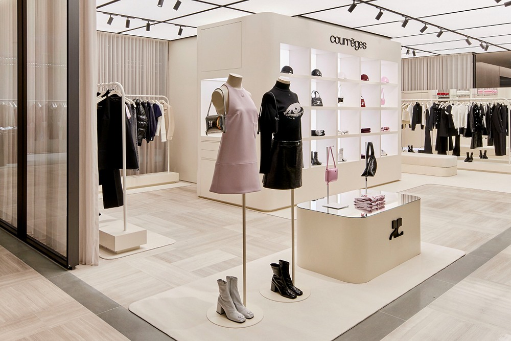 » Courrèges shop-in-shop