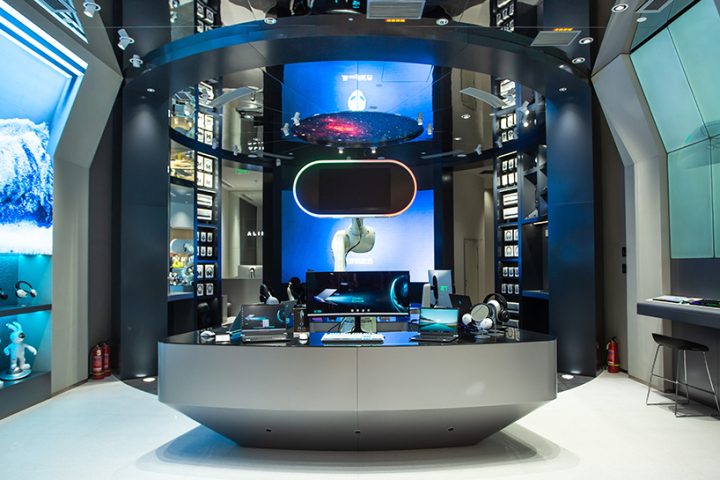 » flagship store
