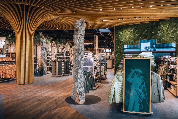 » Frankonia Flagship Store by Ahochdrei / The Black Oak