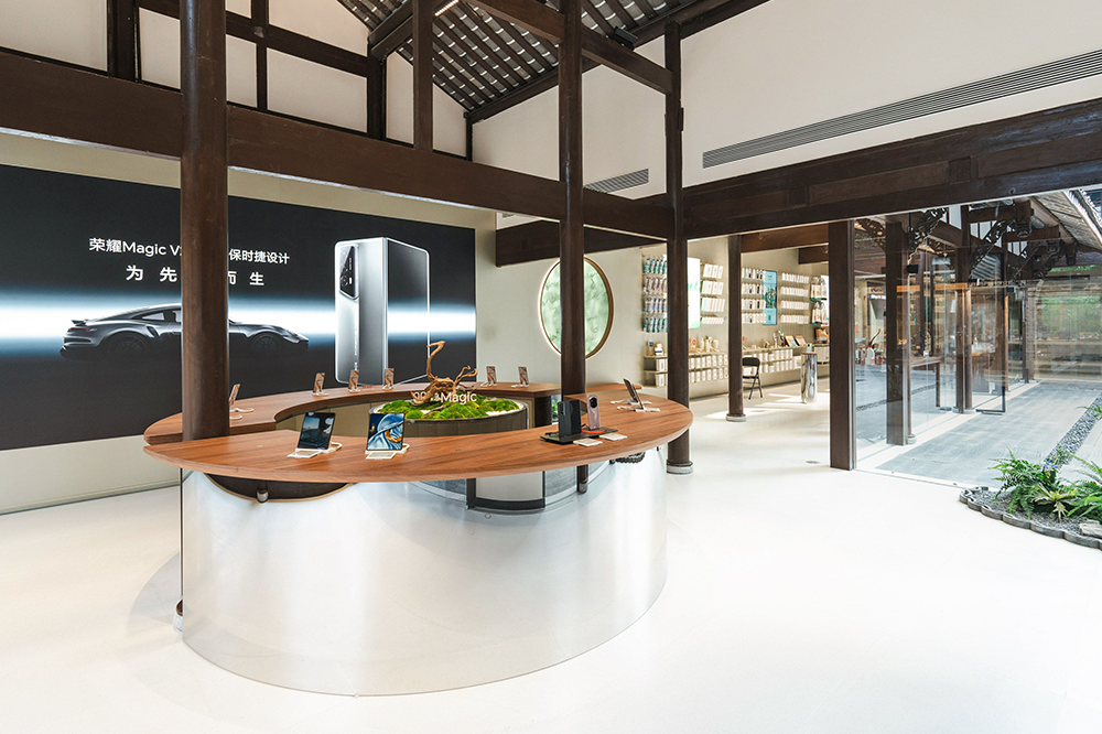 » flagship store