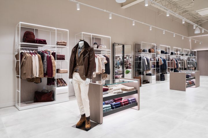 » Minimalist Clothing Store Interior Design with Modular Display System
