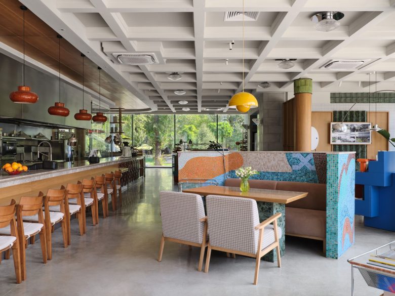 » Aqqu Central Café by Alena Krasatulinа and Vladislav Churikov