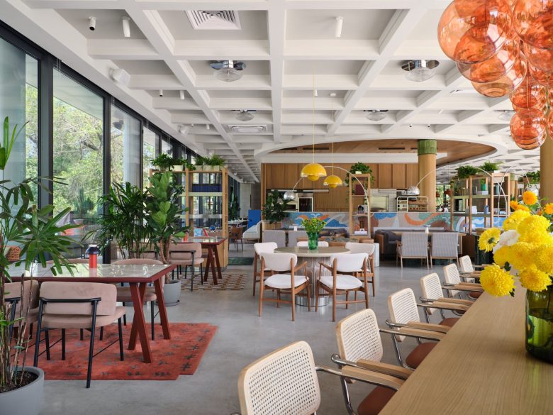 » Aqqu Central Café by Alena Krasatulinа and Vladislav Churikov