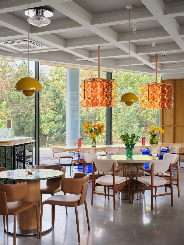 » Aqqu Central Café by Alena Krasatulinа and Vladislav Churikov