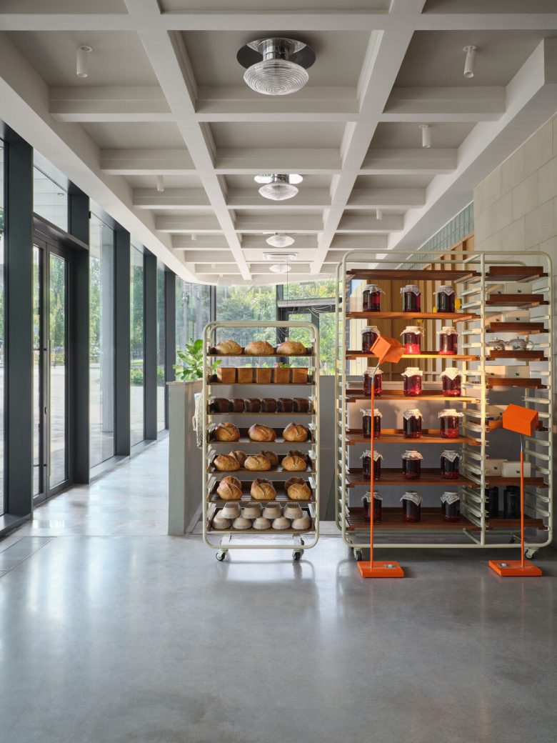 » Aqqu Central Café by Alena Krasatulinа and Vladislav Churikov
