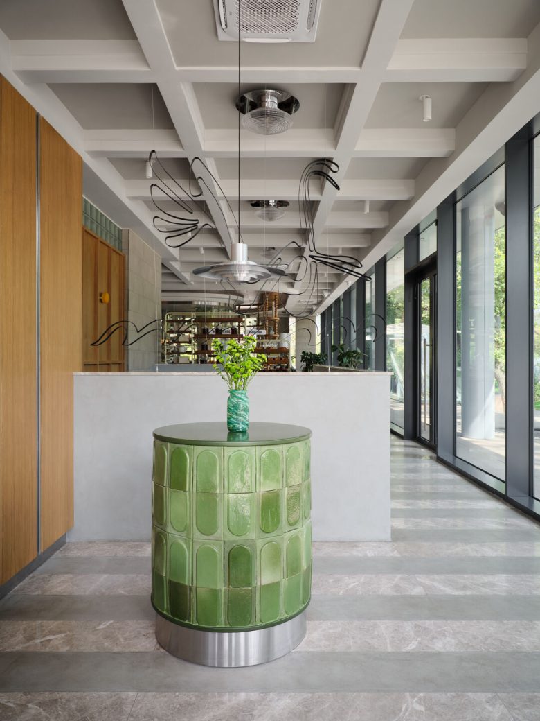» Aqqu Central Café by Alena Krasatulinа and Vladislav Churikov