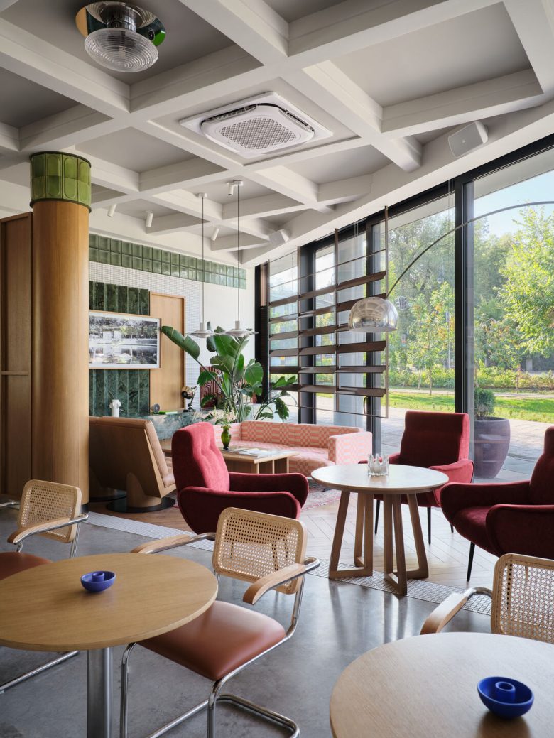 » Aqqu Central Café by Alena Krasatulinа and Vladislav Churikov