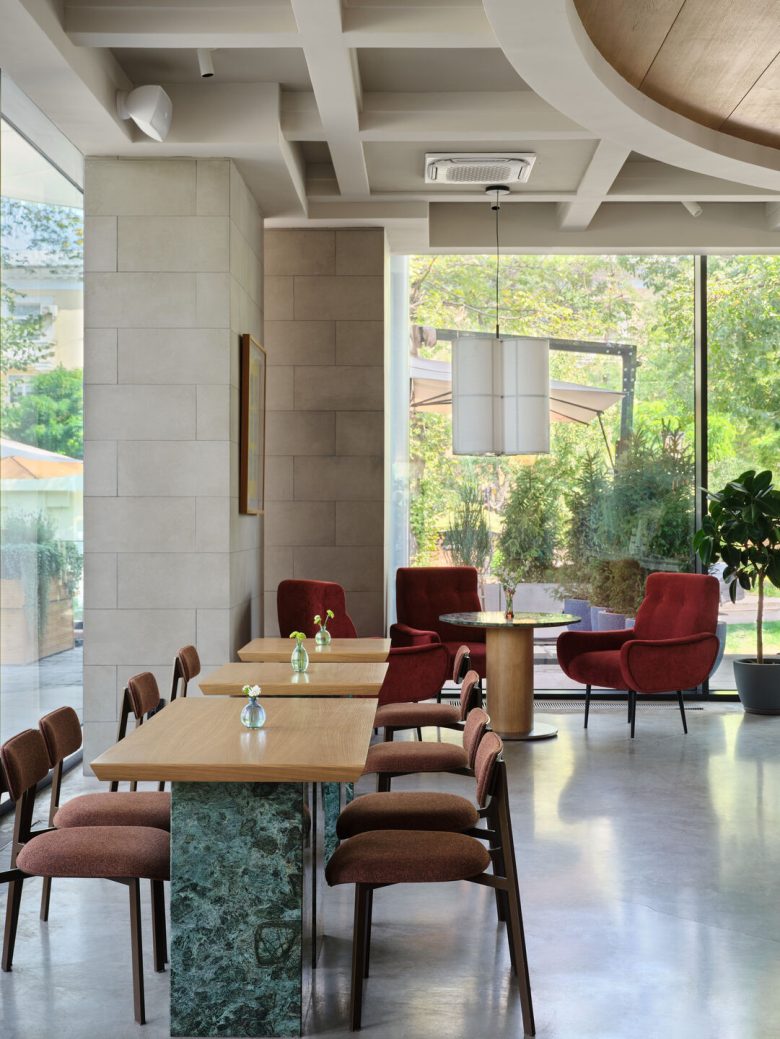 » Aqqu Central Café by Alena Krasatulinа and Vladislav Churikov