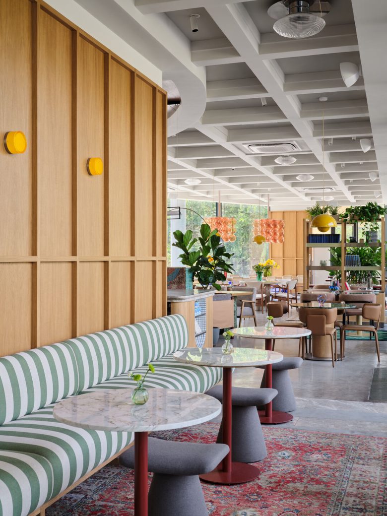 » Aqqu Central Café by Alena Krasatulinа and Vladislav Churikov
